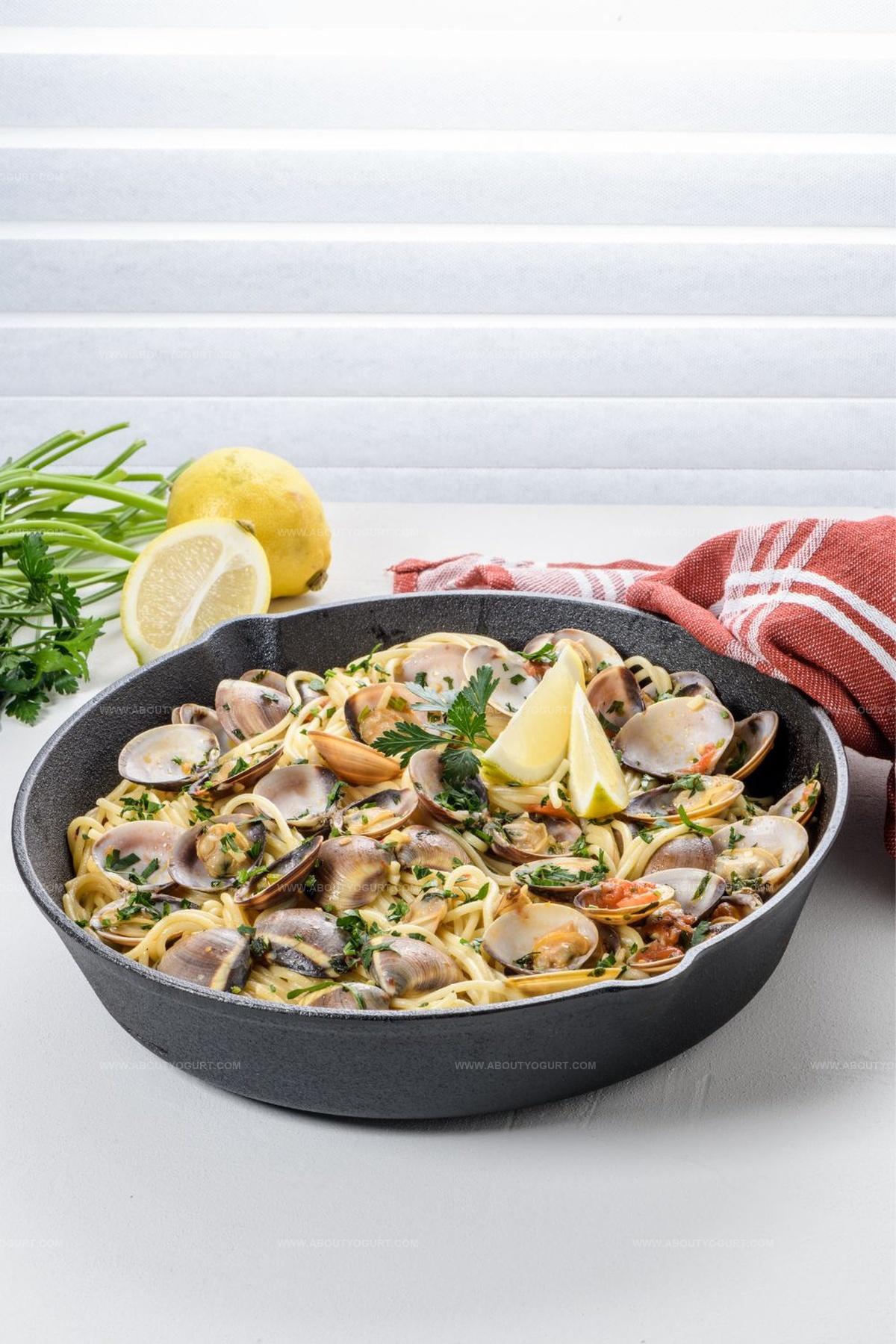 Sizzling Spaghetti Vongole Recipe: Coastal Italian Magic on a Plate ...